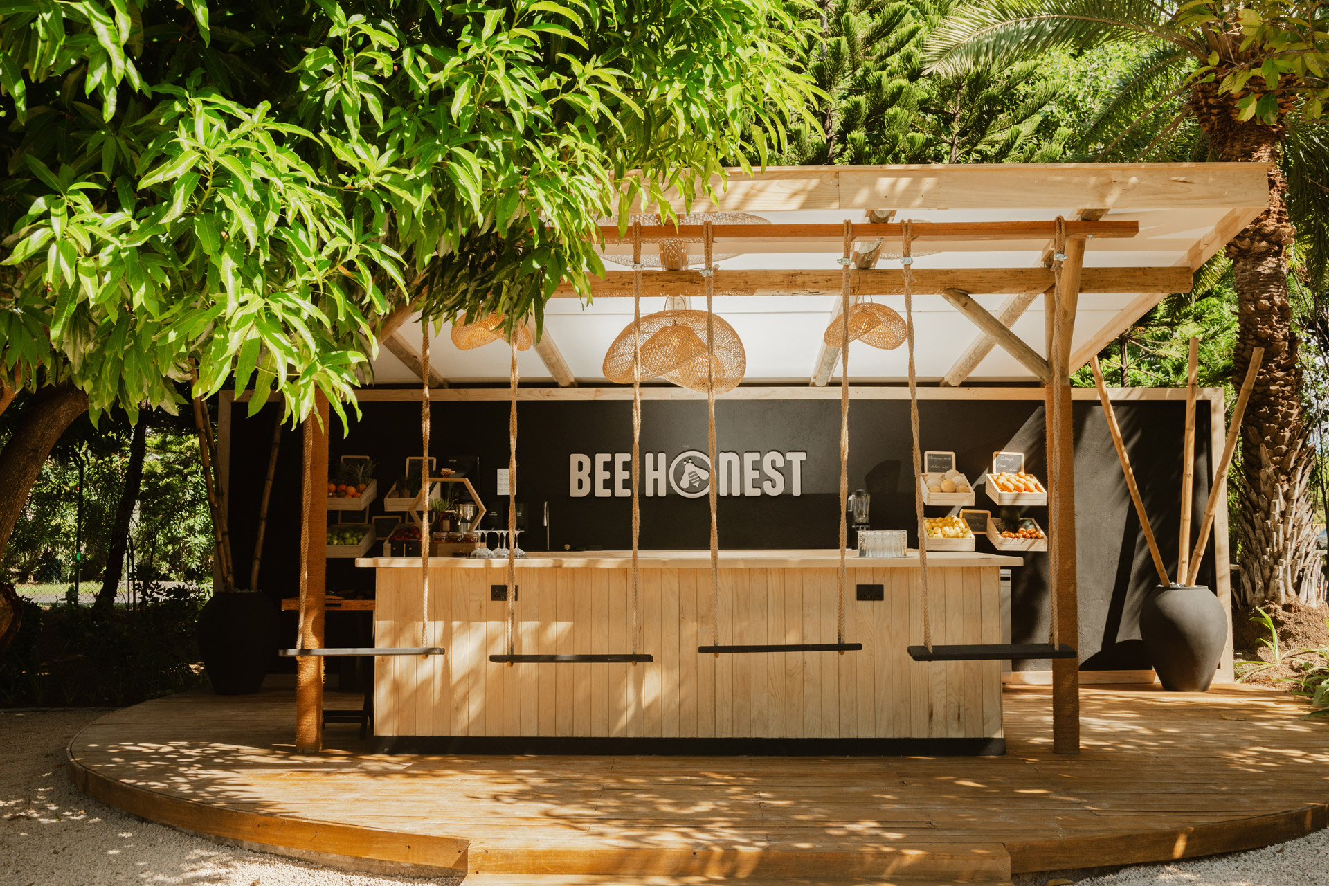 Bee Honest Bar | LUX* Grand Gaube